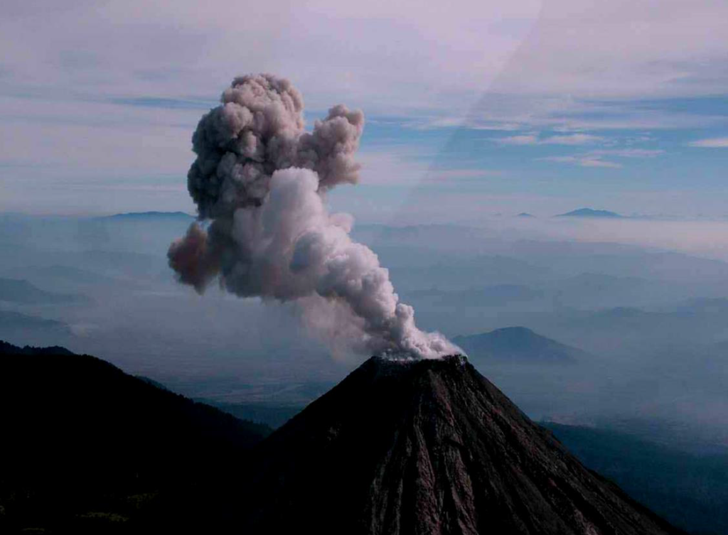Volcan Fuego de Colima (Mexico): Volcanological, petrological and ...